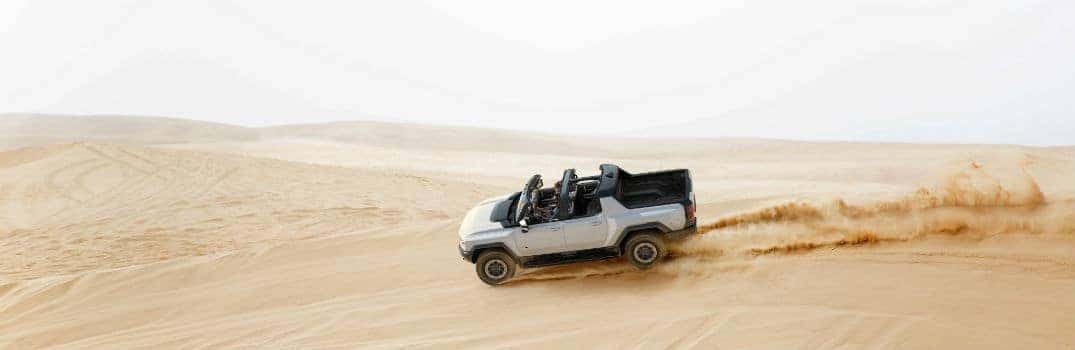 What does Super Cruise technology do in the 2022 GMC HUMMER EV?
