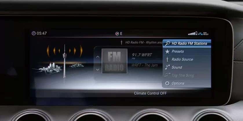 Using Mercedes-Benz Radio Functions | Mercedes-Benz of Los Angeles