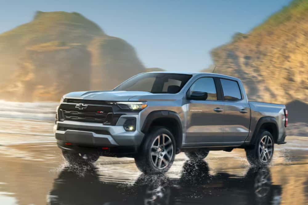 2025 Chevy Colorado Engine Options Compared Side By Side - East Hills ...